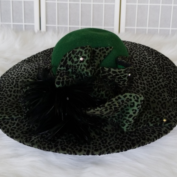 Hi's classic | Accessories | Vintage Green Cheetah Print Winter Hat ...